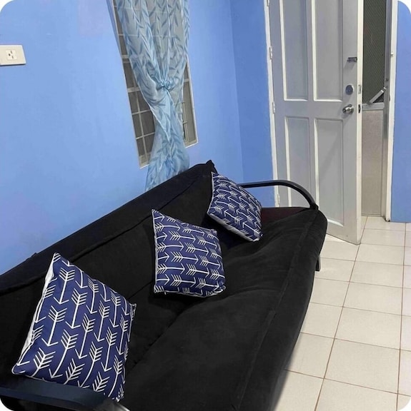 Tworms,unliwifi,1ac Room 1singlebunk,wholehouse,easy Access To Malls Etc. - Malabón