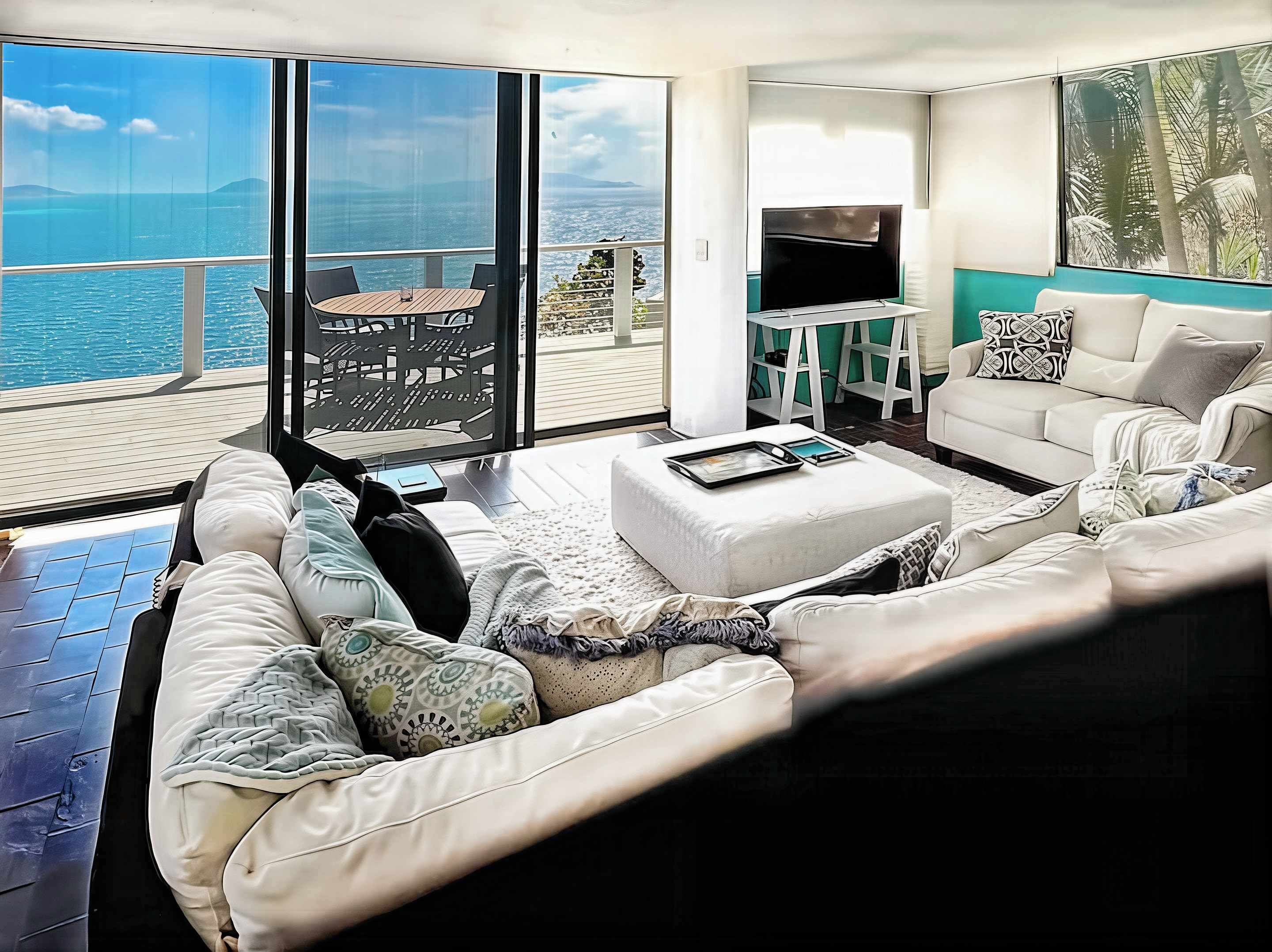 Villa Vista Oceanfront 5br - Infinity Pool - Views - Lovenlund