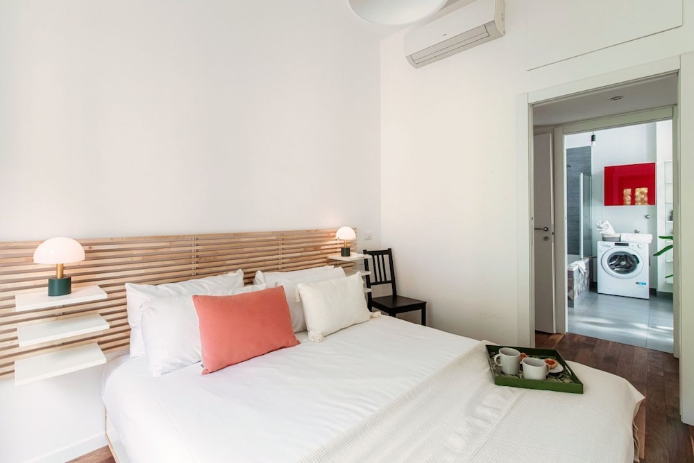 Midnight Borgo - MyHomeinComo - Como | Stayz