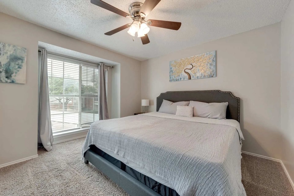 New 1BD Pool DFW South 183/161 I010 - Irving | Stayz