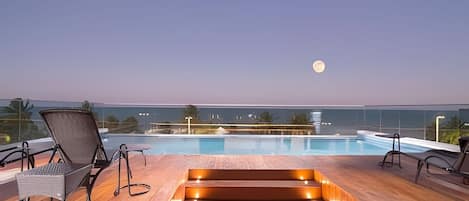 Quarto Triplo Básico | Piscina | Piscina exterior