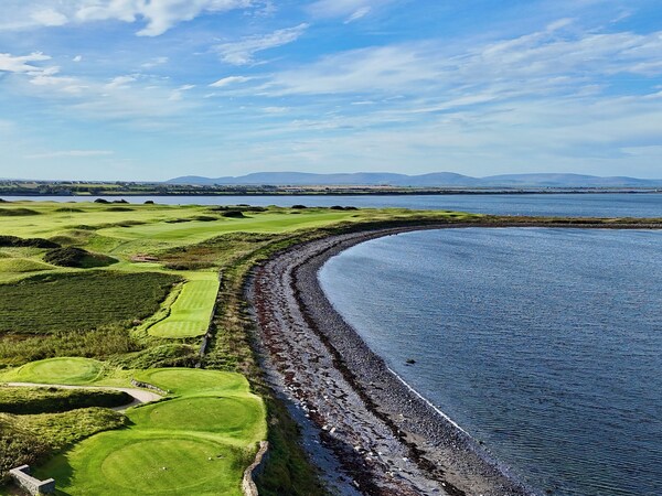 The Hawthorn By Galway Bay - Galway