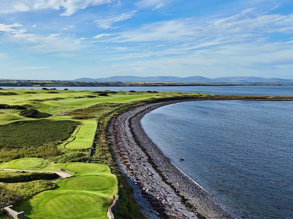 The Hawthorn By Galway Bay - Galway
