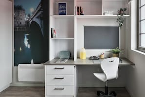 Quarto Individual, não fumadores | Wi-fi grátis, roupa de cama fornecida 