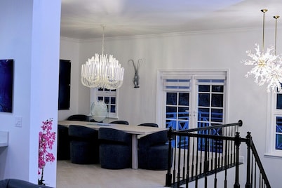 Room-escape to Paradise In West End Old