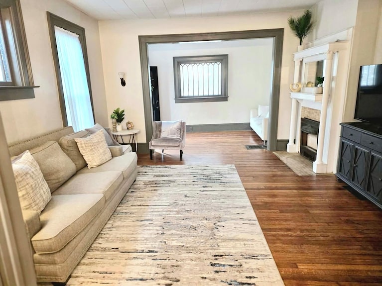 Victorian Charm Meets Modern Comfort Sleeps 10 W/ac Fully Stocked - Elmira, NY