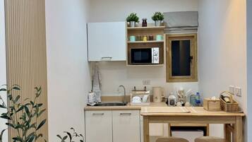 Quarto Standard, não fumadores, micro-ondas | Secretária, secretária adequada para computadores portáteis