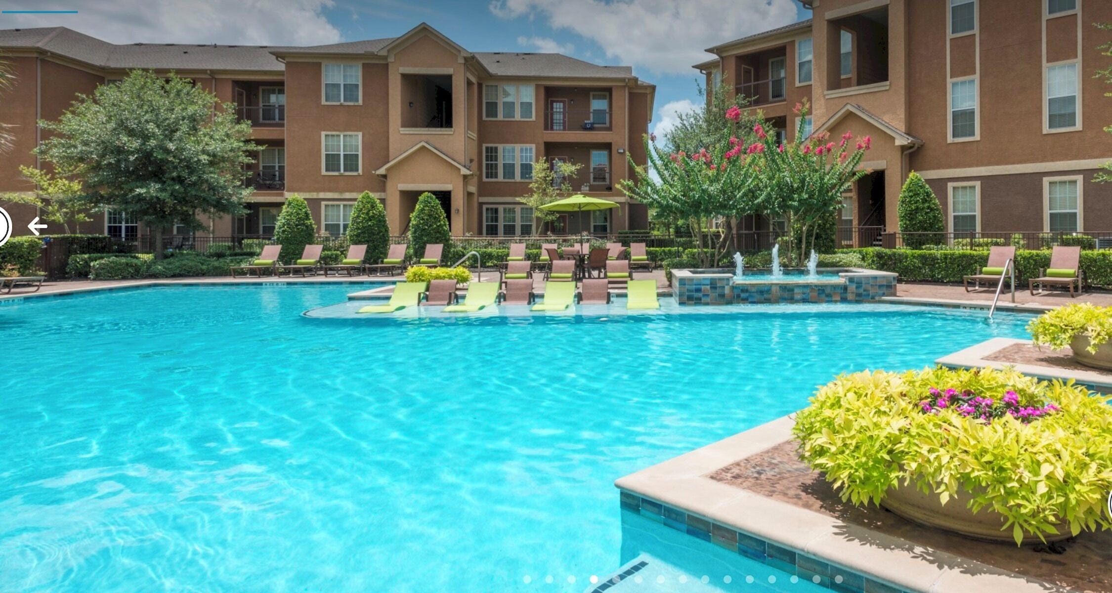 Piscina exterior, espreguiçadeiras 