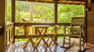 2 restaurantes, é servido café da manhã