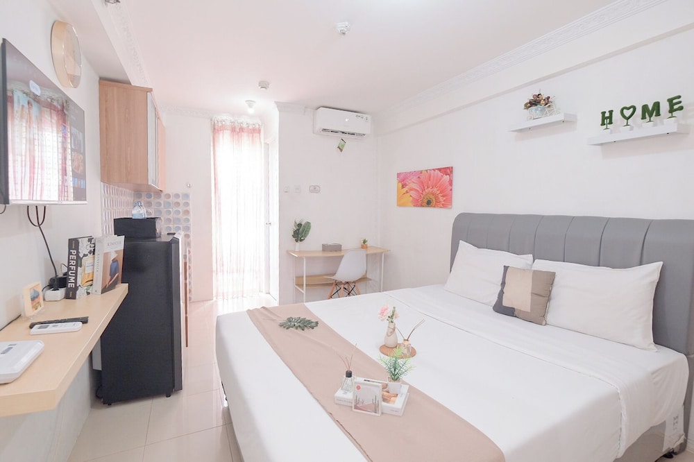 Simple Look Studio At Apartment Bassura City Near Mall - Jakarta