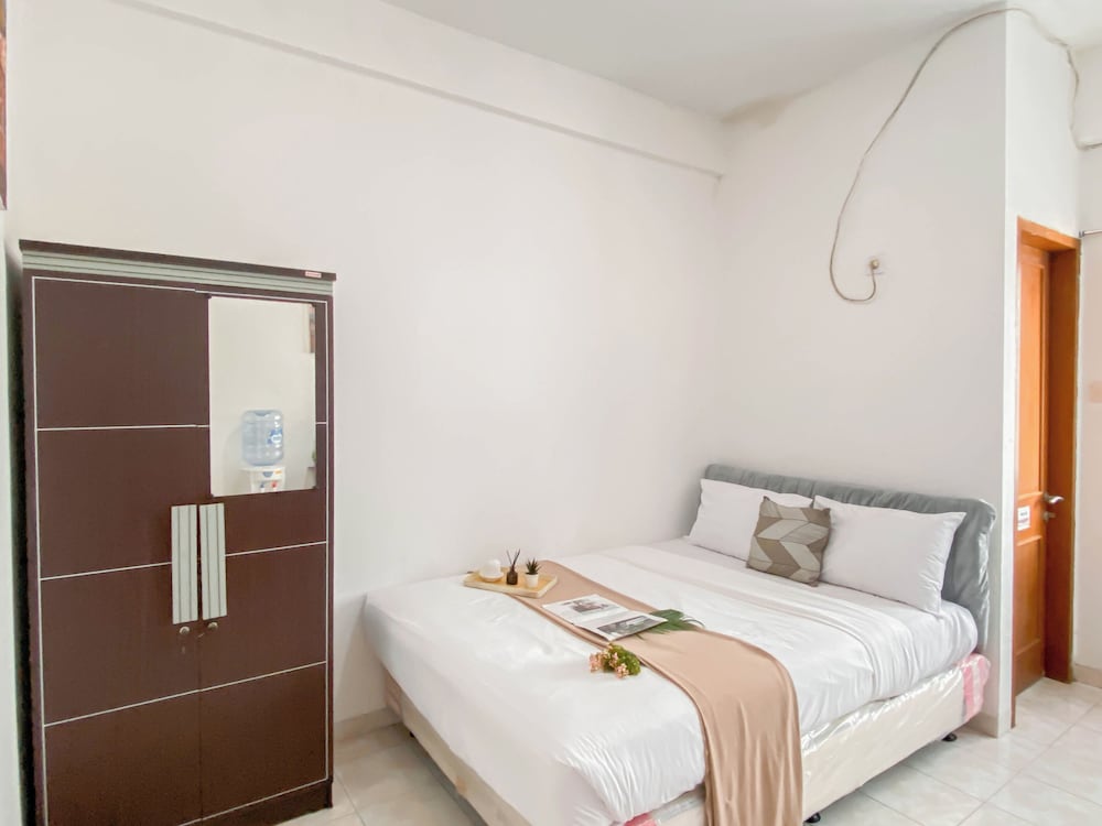 Basic Studio Apartment At Margonda Residence 1 - Jakarta