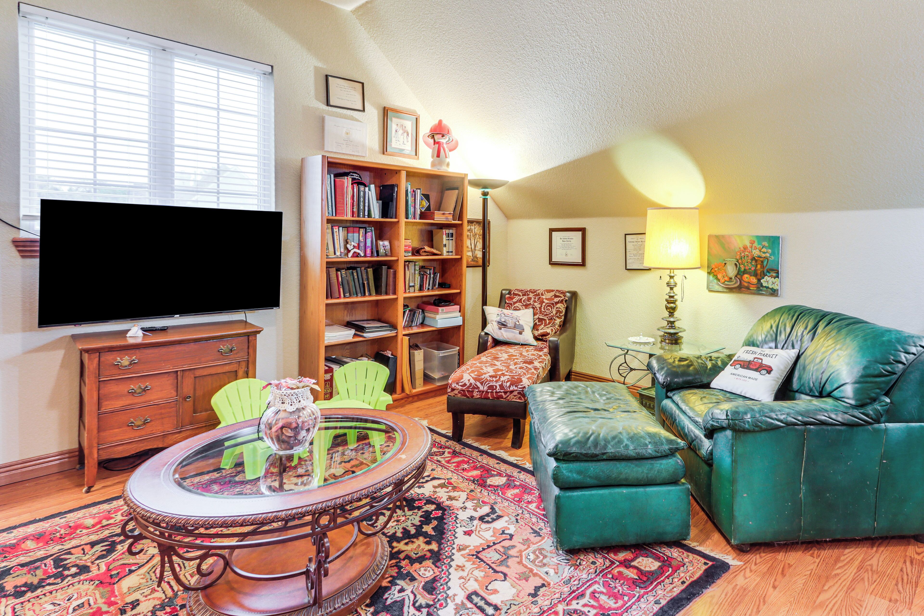 Near Hiking & Biking: Pet-friendly Rogers Getaway! - Lowell, AR