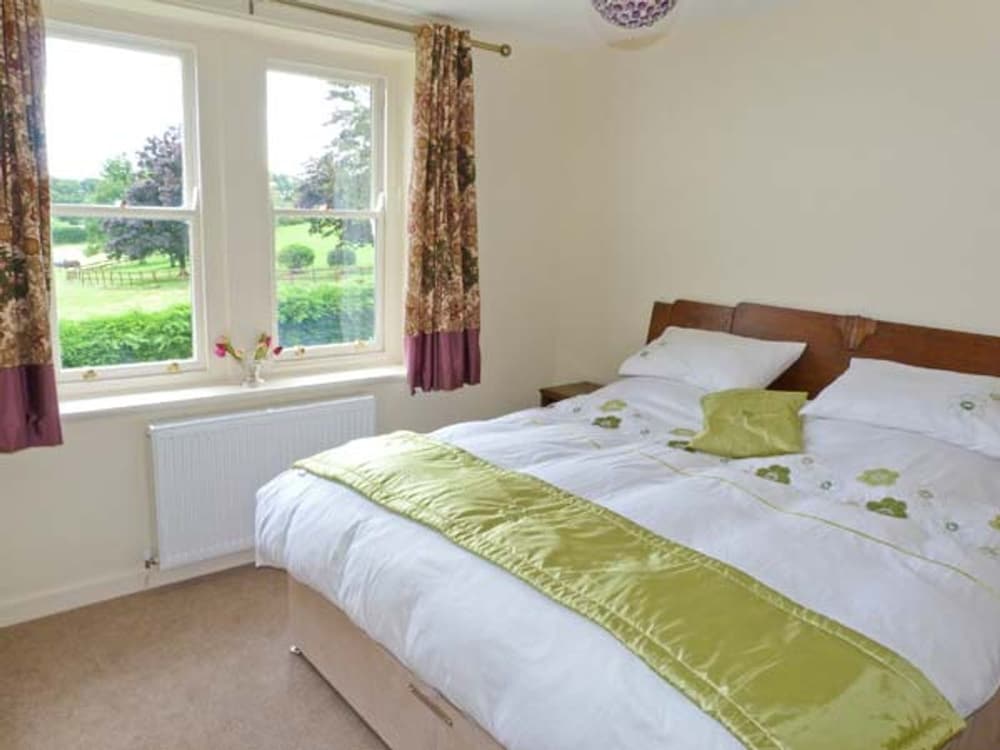 PRIORY VIEW, pet friendly, country holiday cottage in Ulverston ...