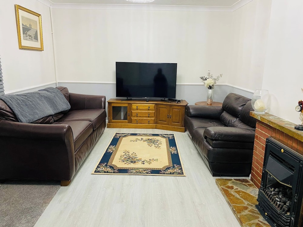 Relax In This Charming East Cowes House With Garden And Bbq - Isle of Wight