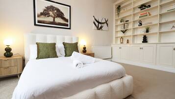 Apartamento (Spacious 3BR Flat in Cowbridge Centre) | 3 quartos, Wi-Fi de cortesia