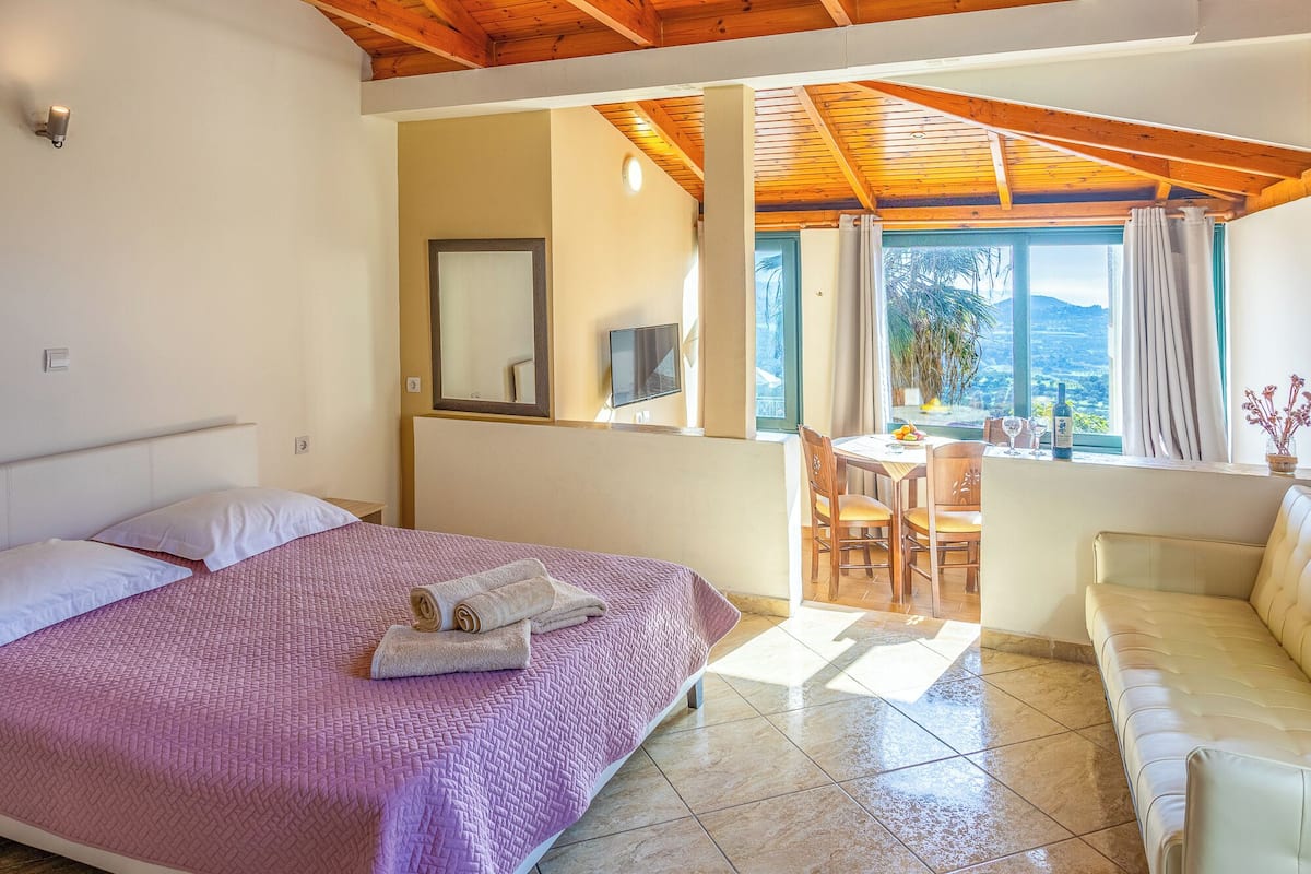 Apartamento, terraço | Cofre no quarto, ferro/tábua de engomar, Wi-fi grátis