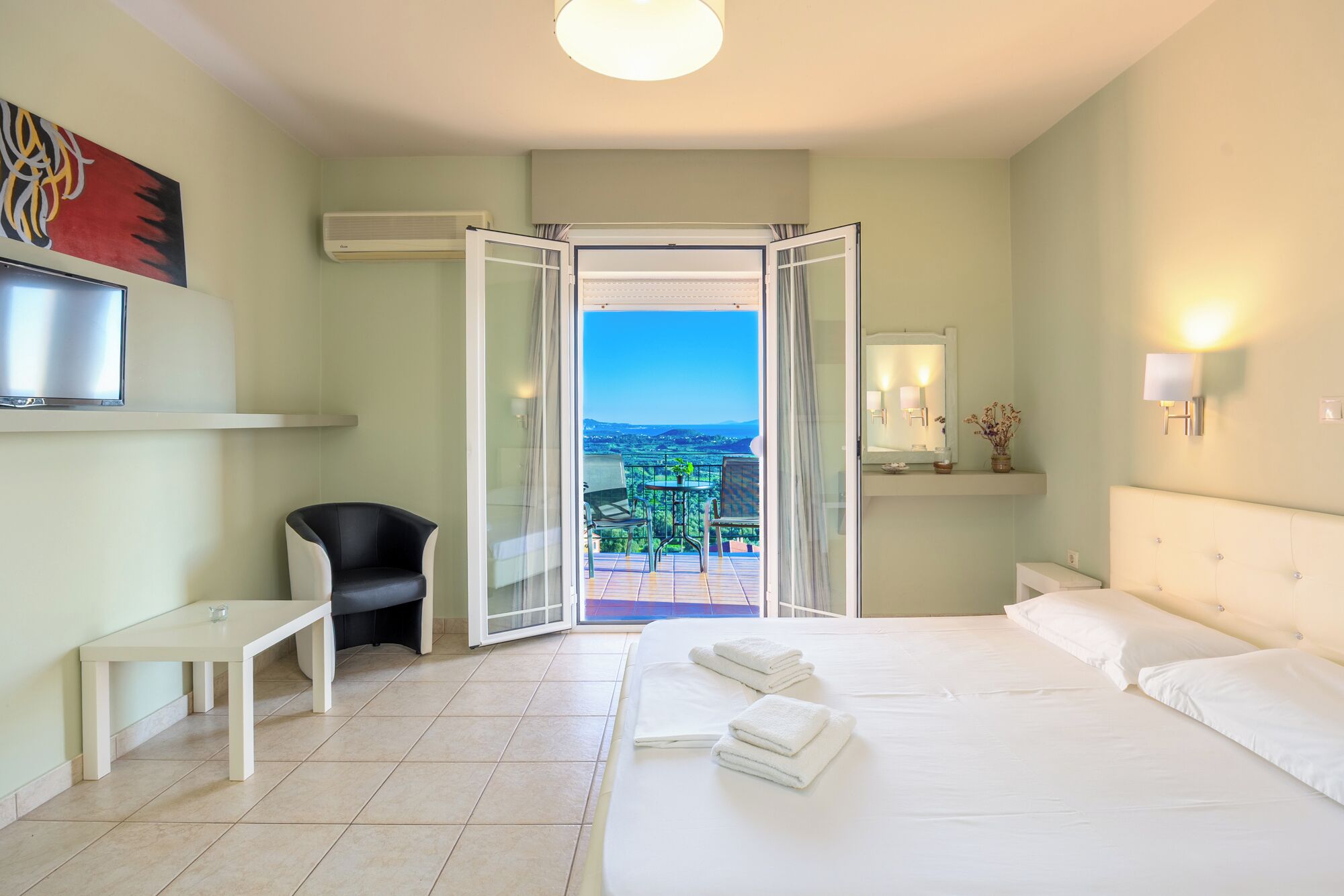 Estúdio, vista para o mar | Cofres nos quartos, ferros/tábuas de passar roupa, Wi-Fi de cortesia