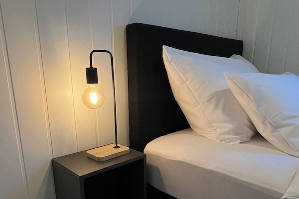 Quarto solteiro, vista para o pátio