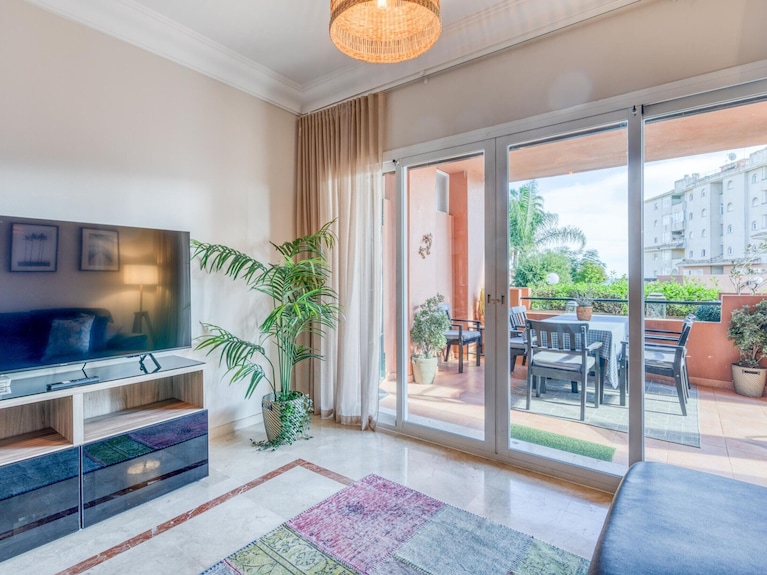 Excepcional Apartamento En Estepona Con Jardín Y Piscina - Estepona