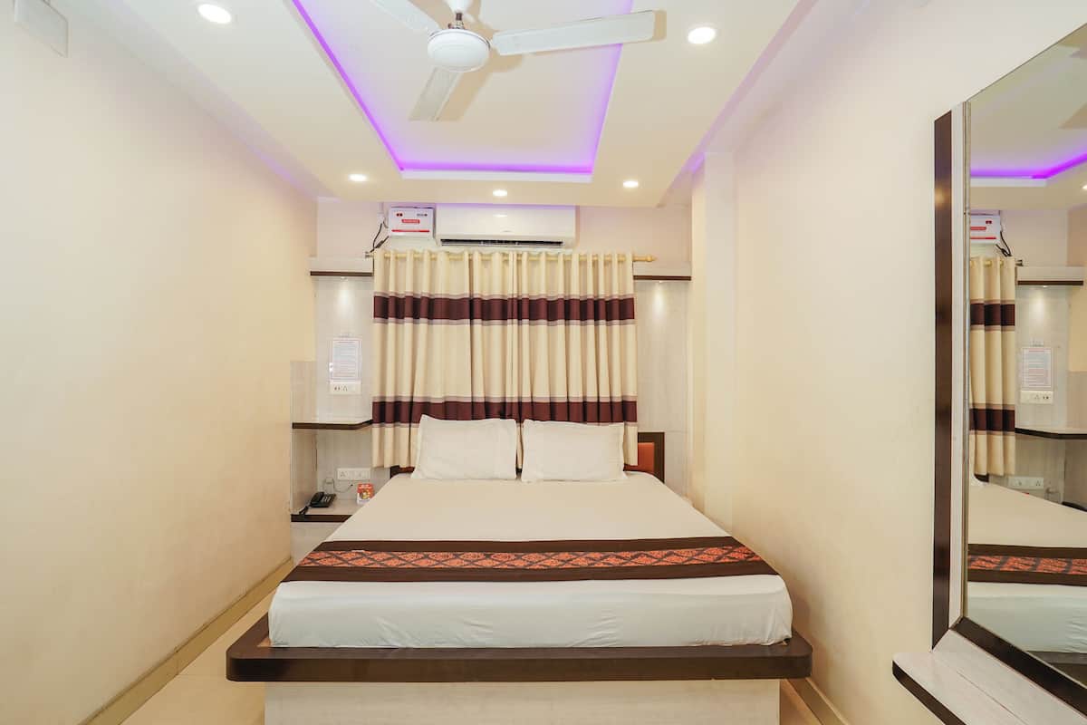 Quarto casal standard | Cortinas blackout, Wi-Fi de cortesia, roupa de cama
