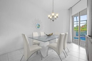 Casa de Férias, 5 quartos | Restaurantes