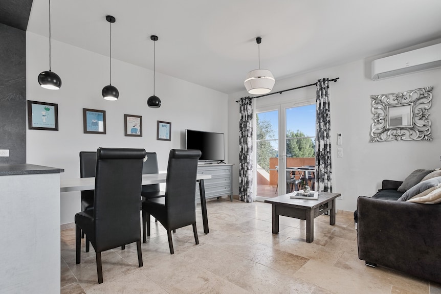 Le Mas Des Bouteillans « Les Cyprès » Avec Piscine Partagée, Wi-fi Et Climatisation - Signes