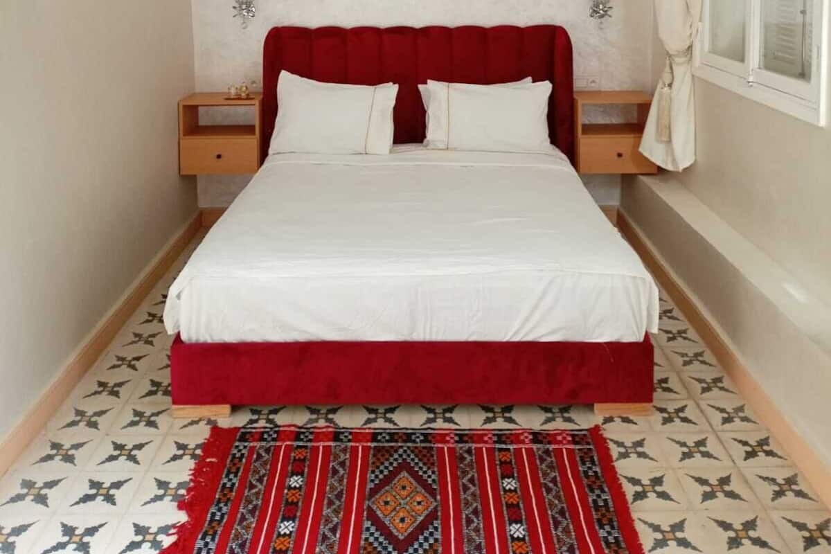 Quarto casal luxo, vista para o pátio | Cofres nos quartos, ferros/tábuas de passar roupa, Wi-Fi de cortesia
