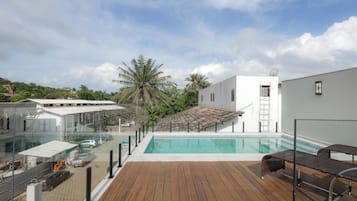 Apartamento luxo, vista para o jardim | Piscina | Piscina externa