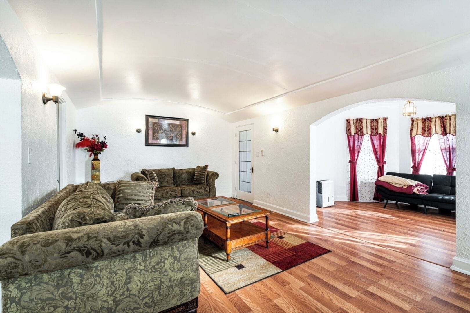 Charming 6br Home In Milwaukees Historic District - Brookfield, WI