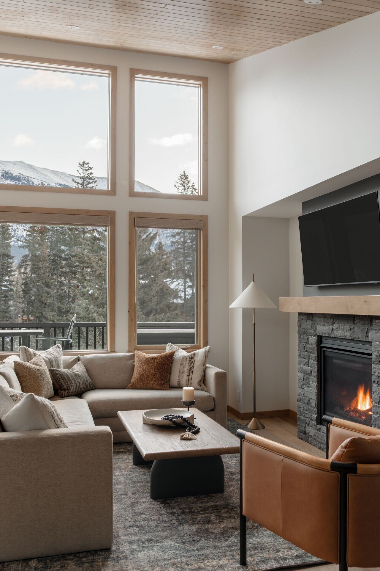 Hot Tub, Sauna, Ev Charger | Luxury 4br Canmore - Canmore