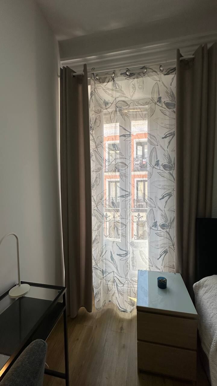 Quarto Individual, casa de banho partilhada | Secretária, ferro/tábua de engomar, Wi-fi grátis 