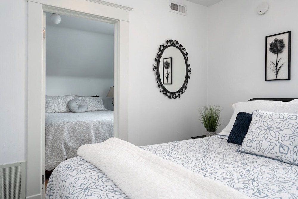 The Nightingale · King Bed l 5 min to MOA l 75 & 65 HDTV I Ping Pong ...