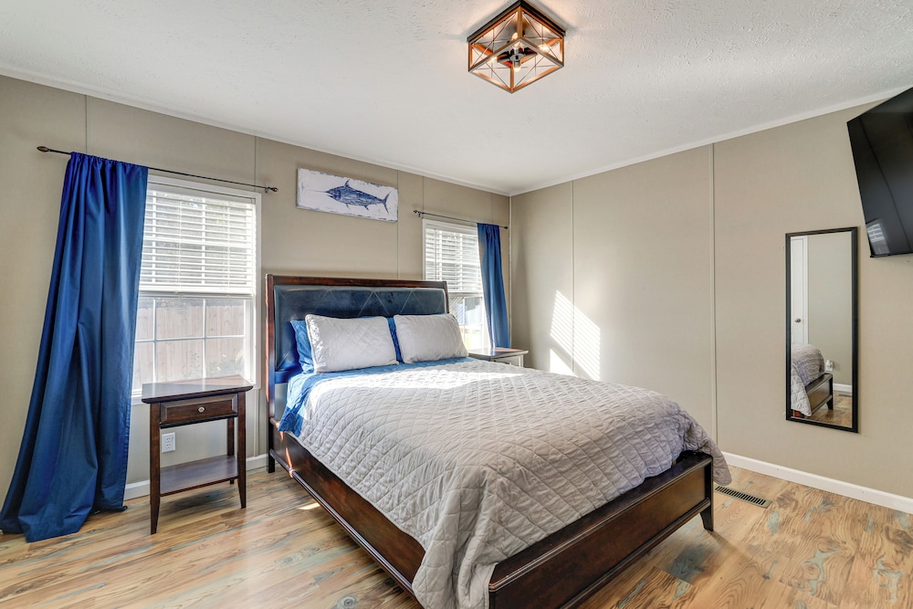 'Coastal Cozy' - Newport Home w/ Private Hot Tub - Carteret County | Stayz