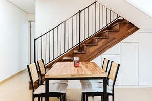 Quarto básico, 3 quartos (Private Cottage, 2-1) | 3 quartos, Wi-Fi de cortesia