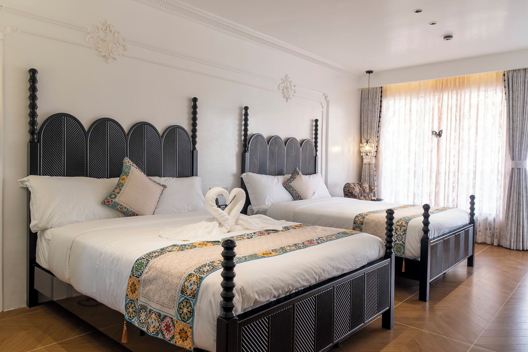 Quarto luxo, 2 camas de solteiro, vista para a piscina | Wi-Fi de cortesia