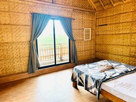 Quarto solteiro luxo, sacada, vista para o jardim | Wi-Fi de cortesia, roupa de cama