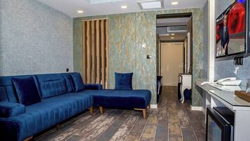 Cofres nos quartos, espaço de trabalho para notebook