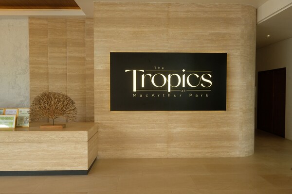 The Tropics At Macarthur Park - Palo