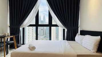 Superior Premium Studio | Escrivaninha, quartos à prova de som, ferros/tábuas de passar roupa