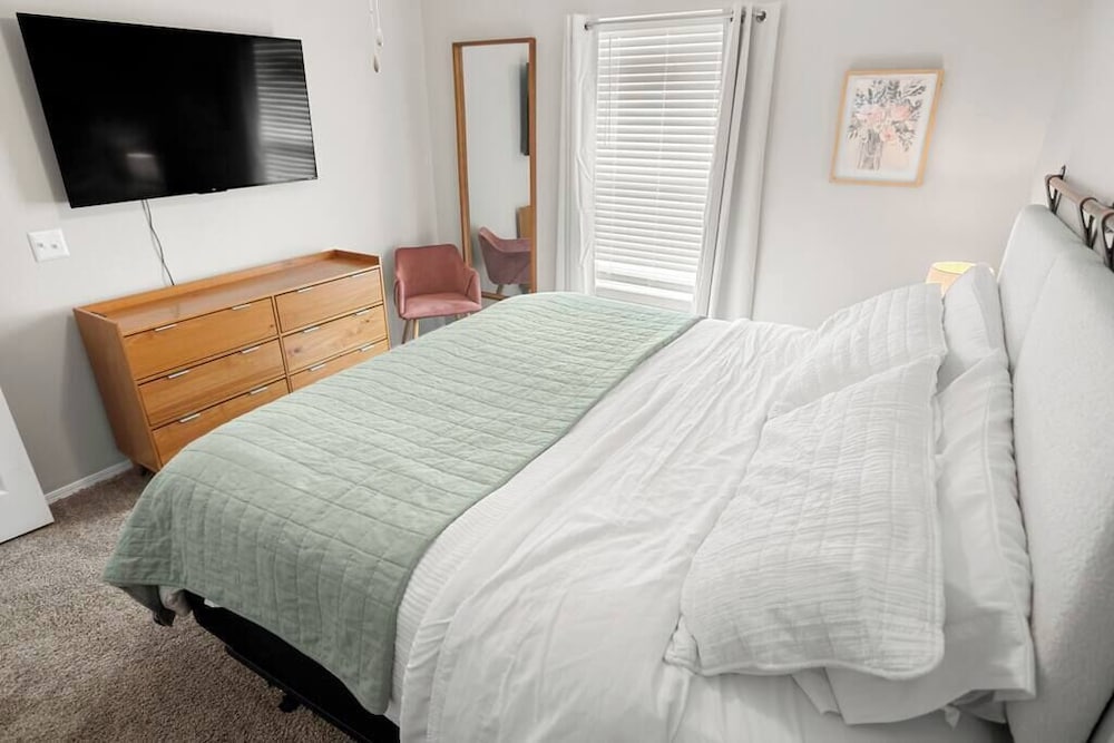 Paws & Relax: Fayetteville Family-Friendly Haven - Fayetteville | Vrbo