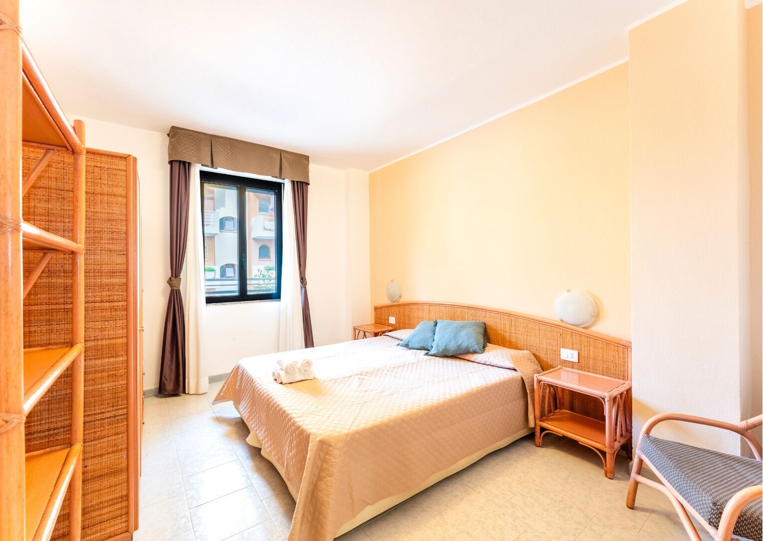 Apartamento Standard, varanda, Vista para a cidade | Cofre no quarto, ferro/tábua de engomar, berços/camas para crianças 