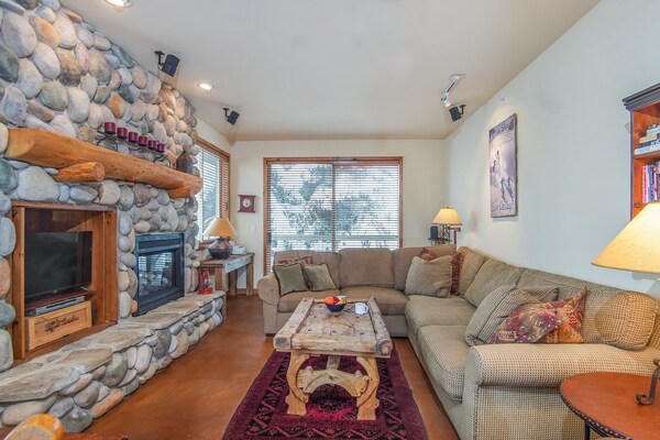 The Fields - 110 Is A Cozy Mountain Condo With Access To Everything - Community Hot Tub - Ketchum, ID