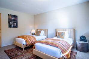 Casa, várias camas, pátio, vista para a montanha (Bigwood Bliss) | 3 quartos, com decoração personalizada, com mobília individualizada 