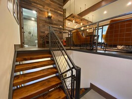 Apartamento em Condomínio Fechado, várias camas, varanda (251 Second Avenue B) | Interior