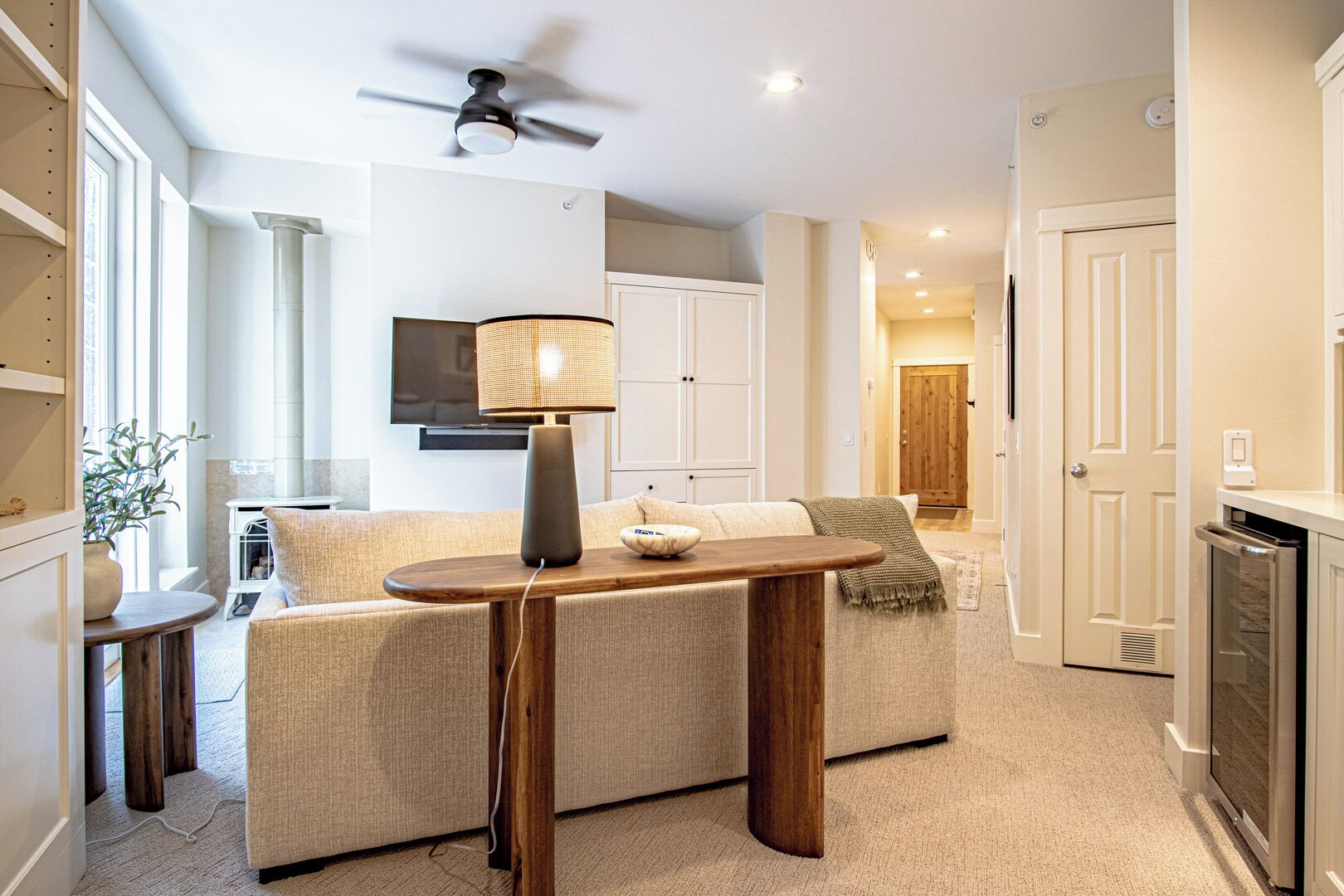 Condo, várias camas, varanda, vista para a montanha (Snow Star Serenade) | Área de estar | TV de tela plana 42 polegadas com canais digitais