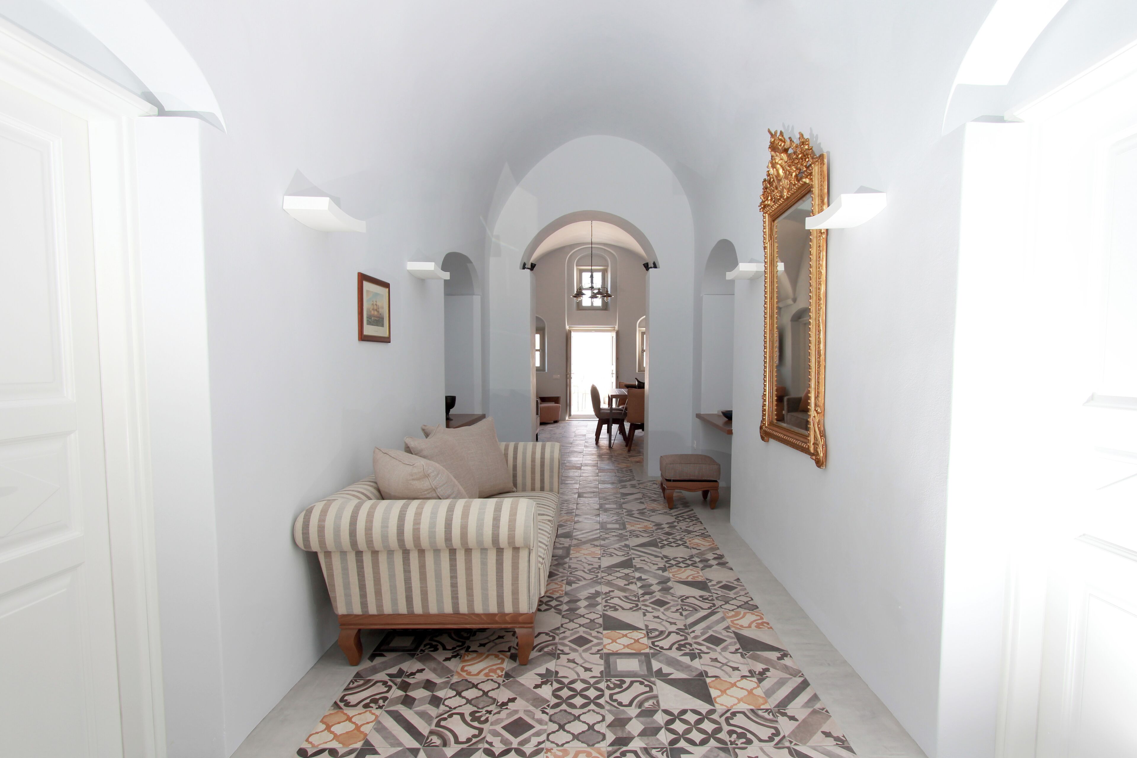Villa Tradicional, 4 quartos, pátio, vista parcial para o mar | Sala de estar | TV de ecrã plano 