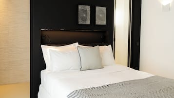 Quarto casal | Frigobar, cofres nos quartos, Wi-Fi de cortesia, roupa de cama