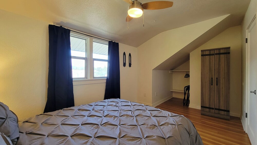 Rosewood Landing- Hot Tub- Sauna - Medford, OR