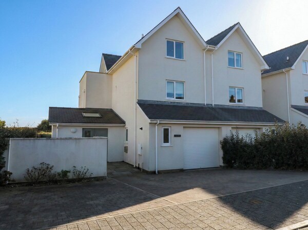 2 Lon Y Dryw - Trearddur Bay