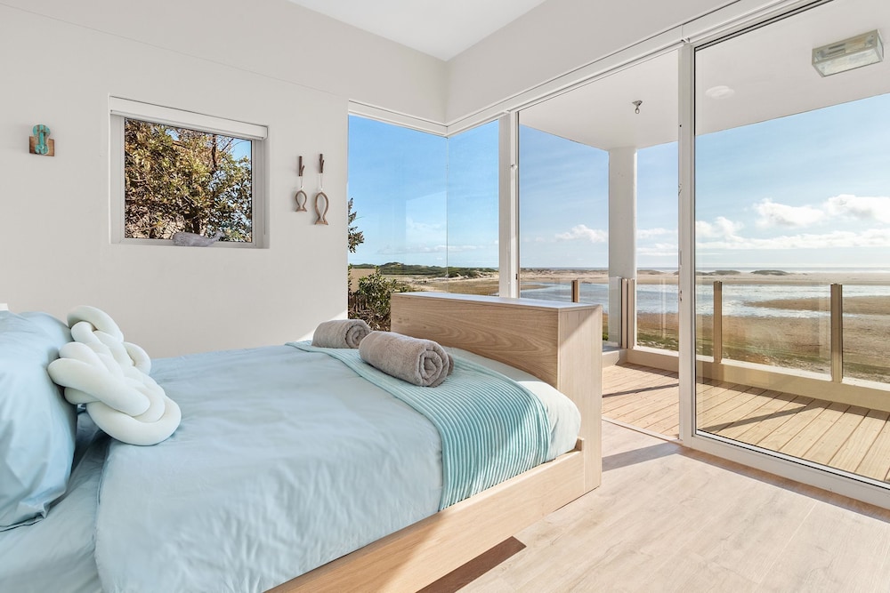 MBIZI lagoon house - Four Bedroom House, Sleeps 8 - Fisherhaven | Vrbo